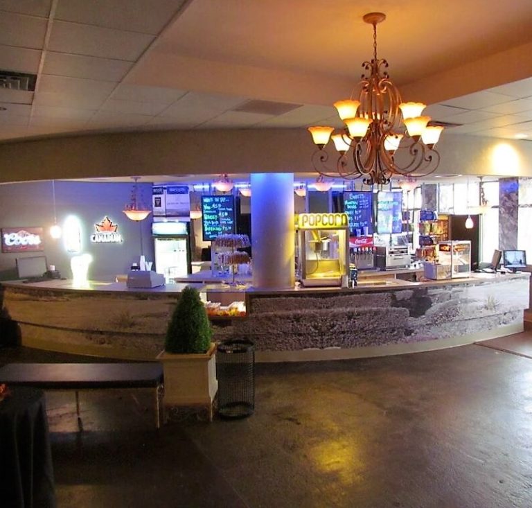 Niagara Fall's Seneca (Queen) Theatre still standing 80 years later ...