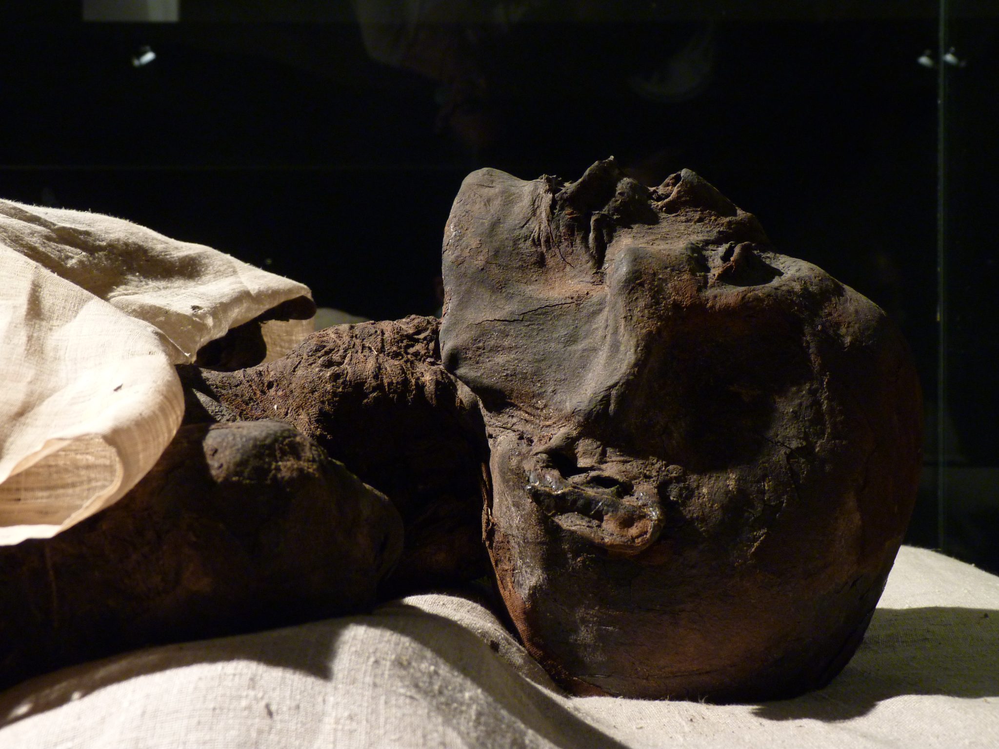 A stolen Egyptian pharaoh’s mummy was on display in Niagara Falls ...